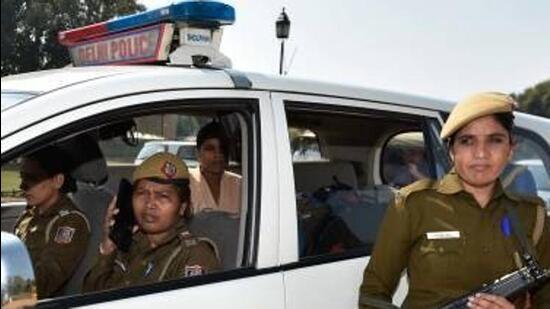 Women Delhi Police personnel in ladies special DTC buses: L-G Taranjit ...