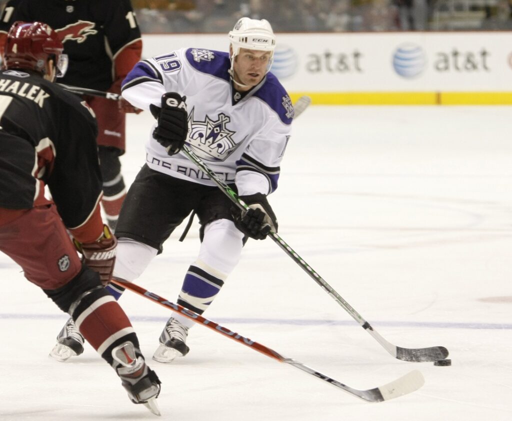 Ex-Red Wings and Blackhawks forward passes away at 47