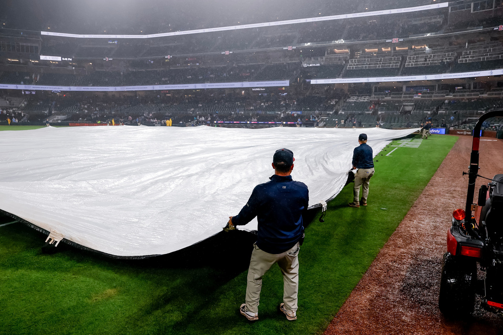 Braves-Giants game suspended by rain, to resume Wednesday at 2 p.m ...