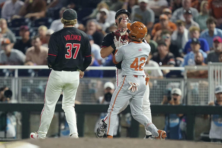 Texas vs Georgia baseball: Live updates as Longhorns trail Bulldogs in ...