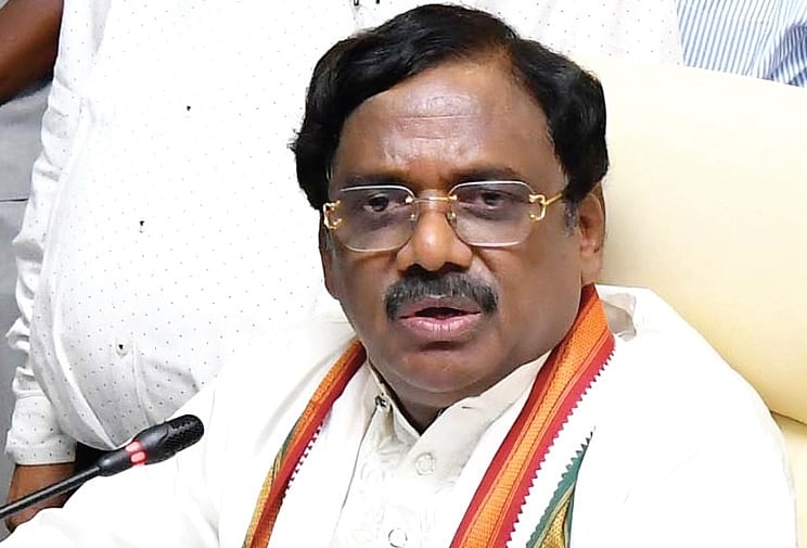Dedicated welfare board for hamalis soon: Telangana minister Vivek