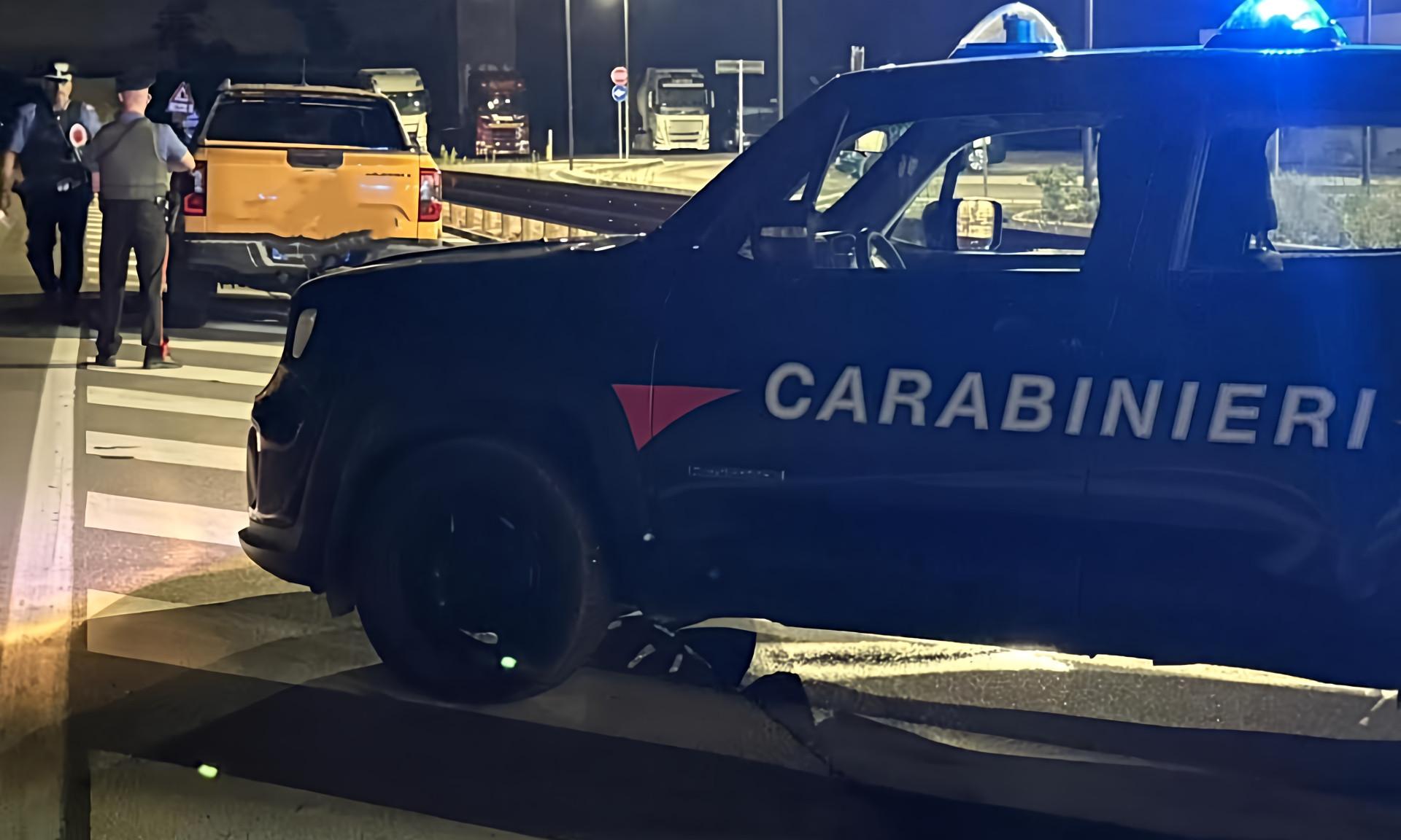 In giro con i coltellacci in tasca. Sos dei turisti: presi due ragazzi