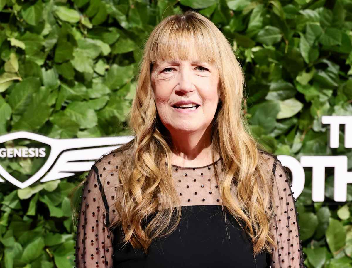 Ann Dowd reveals how Elisabeth Moss' encouraging text comforted her ...