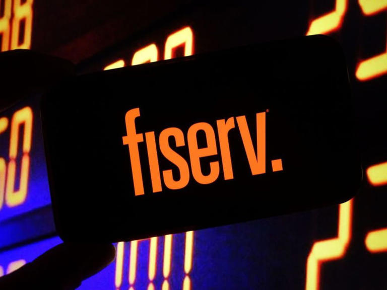 FISV stock climbs overnight: Insiders buy shares worth over $1M after ...