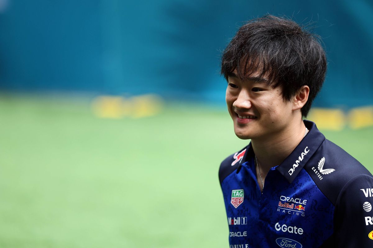 Tsunoda maakt eerste meters op F1-circuit voor Red Bull Racing