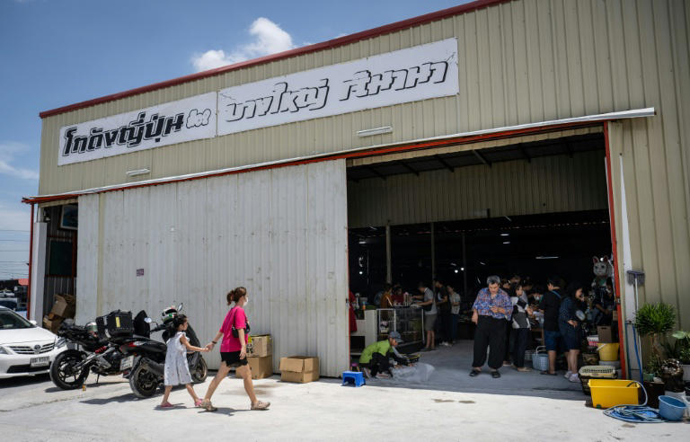 Stuffed toys and surfboards: Japan used goods market booms overseas