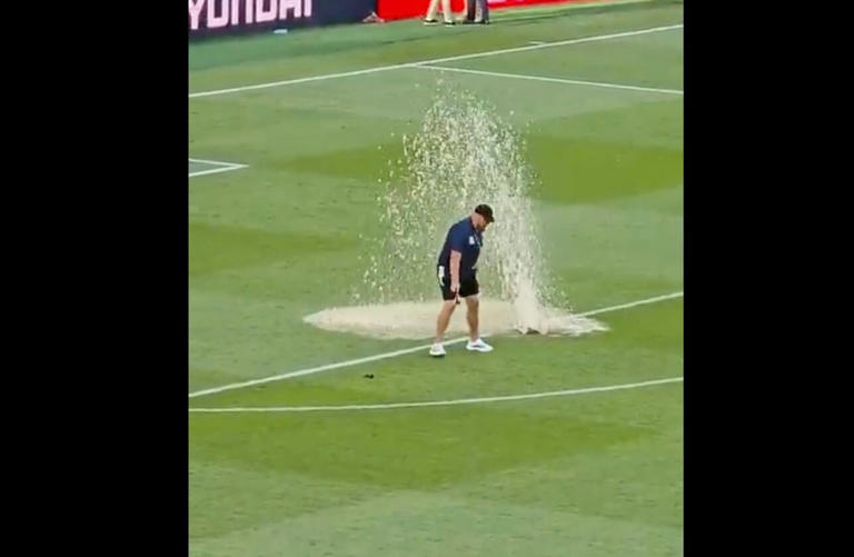 World Cup sprinkler goes rogue, creates a mini lake during Iraq vs Norway