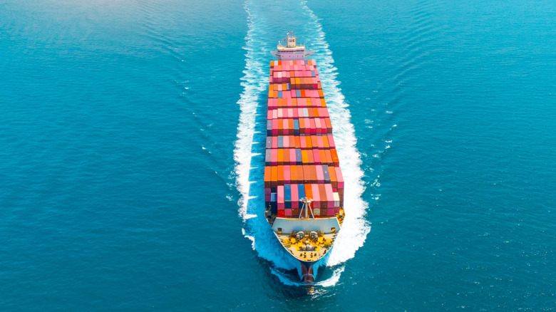 China's massive electric container ship recharges via swappable battery ...