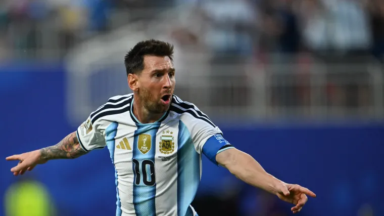 Lionel Messi scores first career World Cup hat trick, ties all-time ...