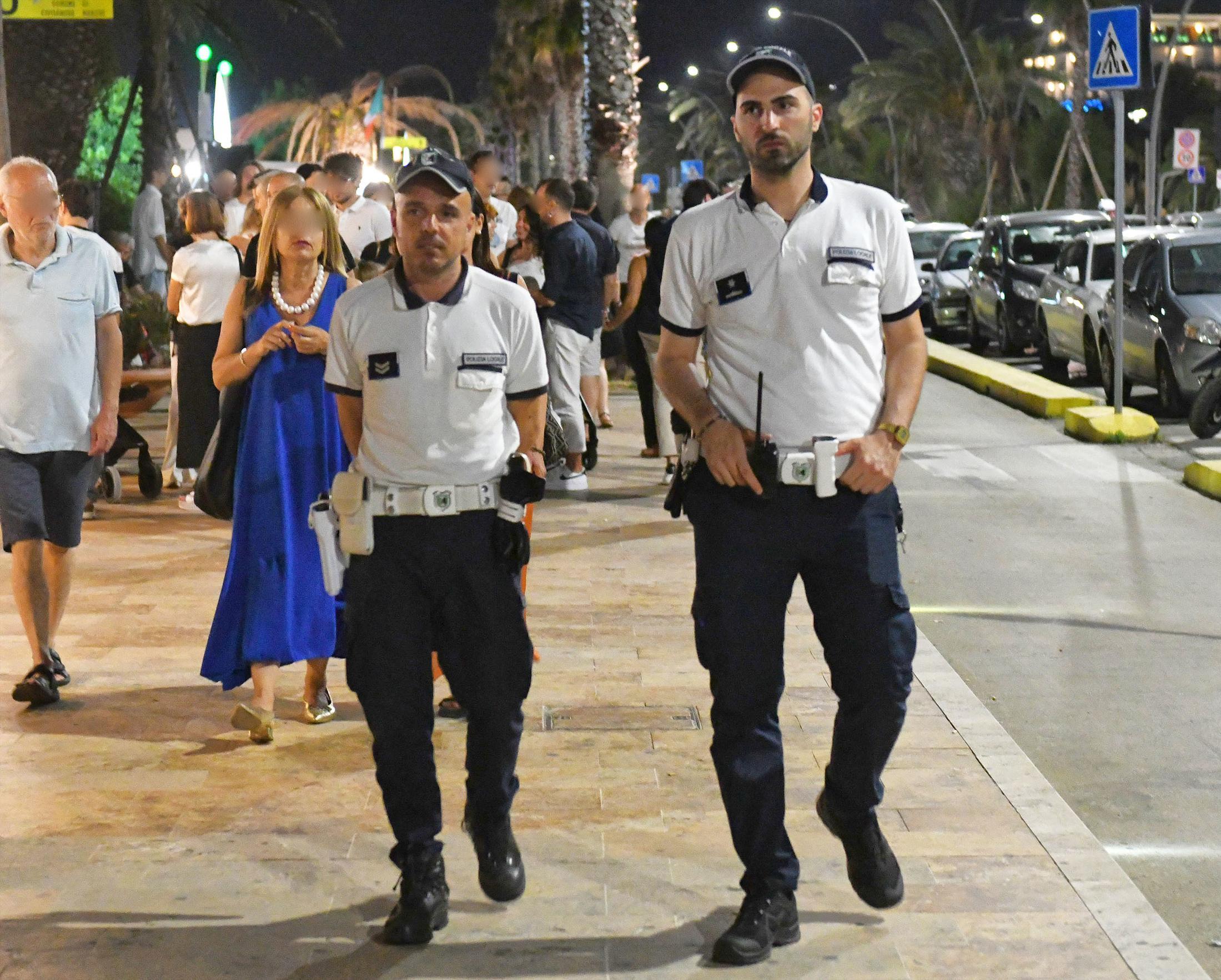 Ubriachi e cani in spiaggia nel mirino degli agenti