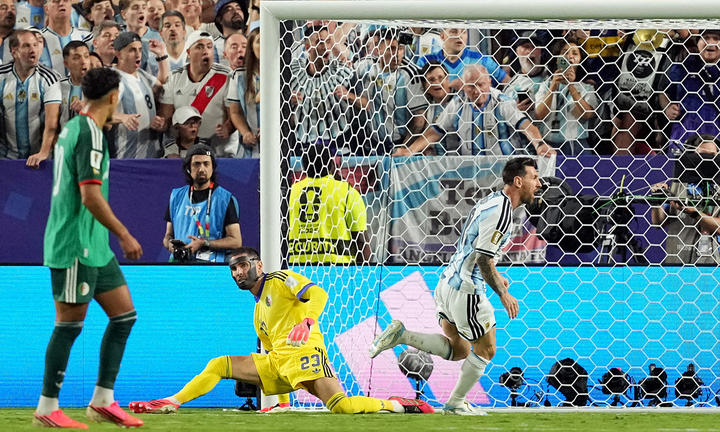 Xem lại từng khoảnh khắc Messi 38 tuổi ghi hattrick rung chuyển World ...