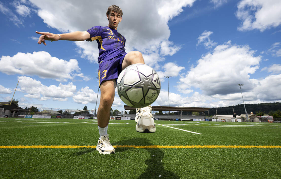 Vote now for The News Tribune's 2025-26 high school boys team of the year