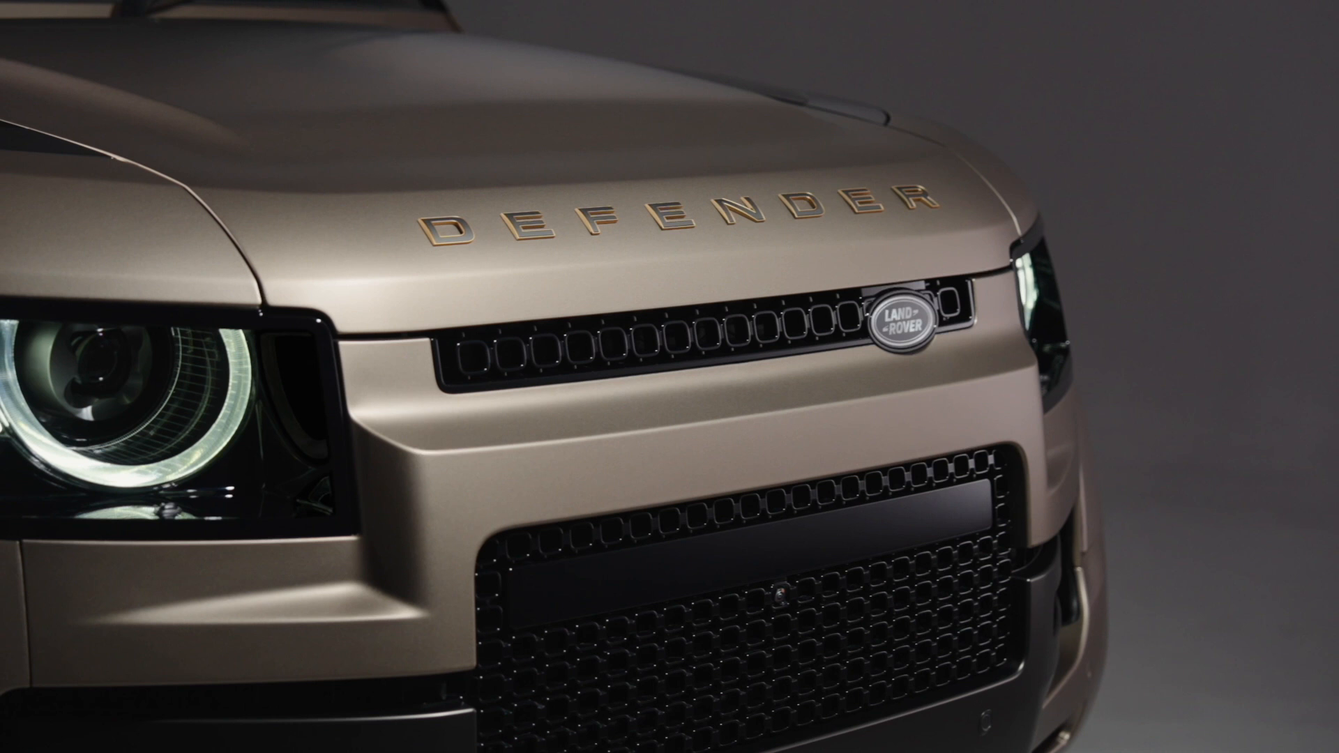 Premiere für den Land Rover Defender OCTA - Beispiellose Leistung