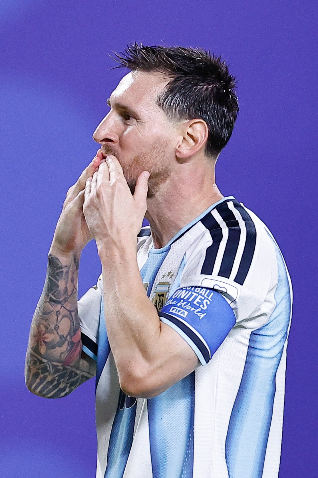 Messi marca triplete e iguala récord de goles en la historia de los ...