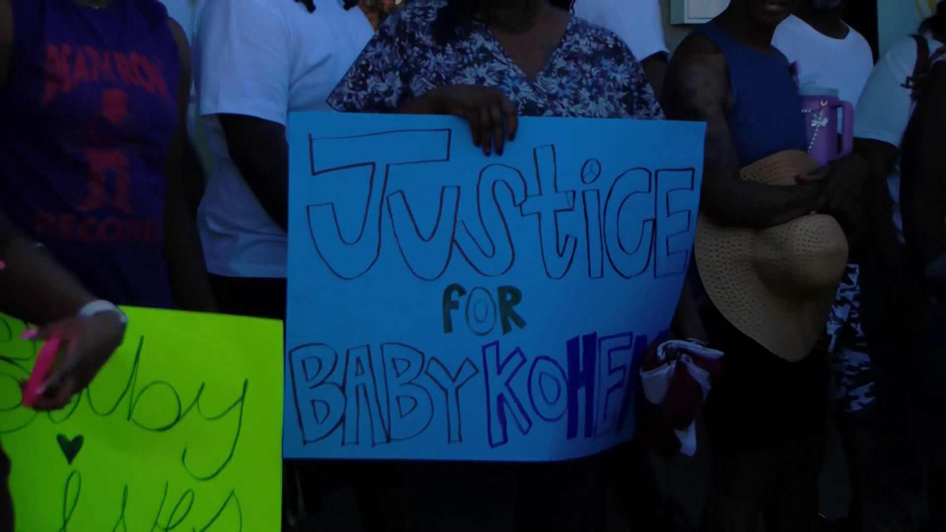 Police deploy tear gas on protestors outside Senatobia Walmart