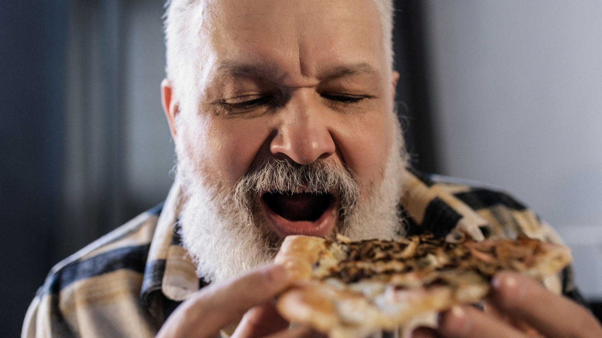 10 common choking risks & 10 things to immediately do if food gets stuck