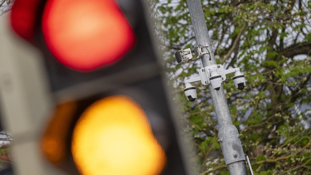 How traffic light sensors and cameras work