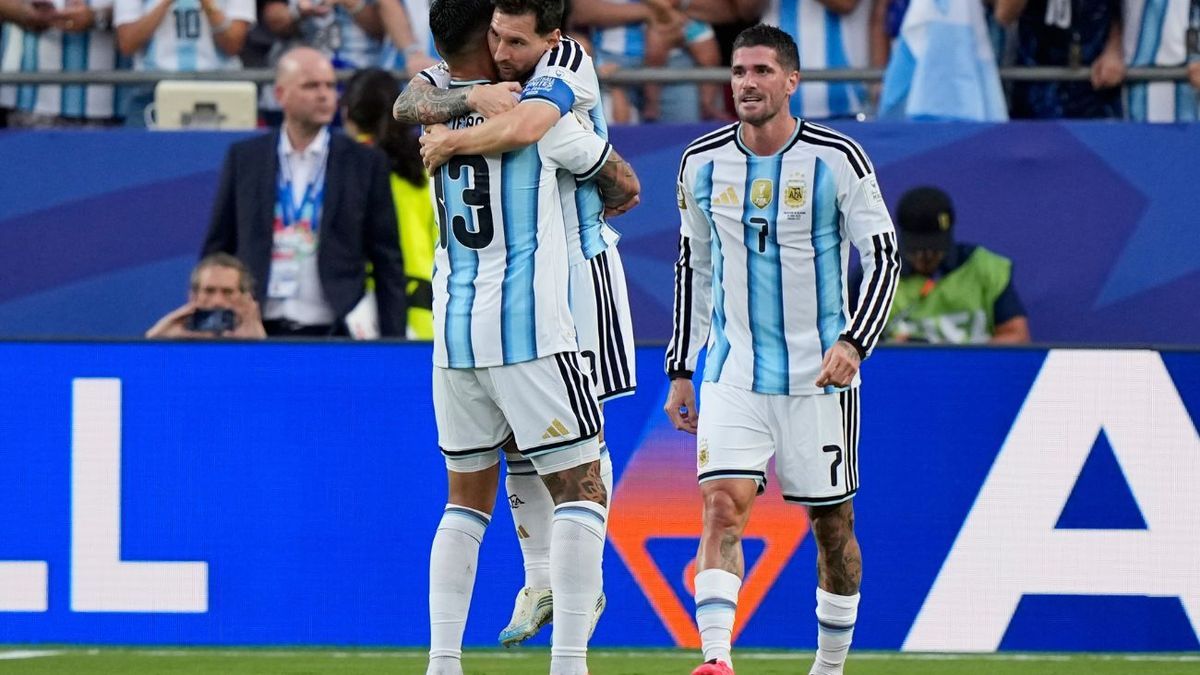 Lionel Messi hizo gritar a todos con otro gol de su repertorio y se ...