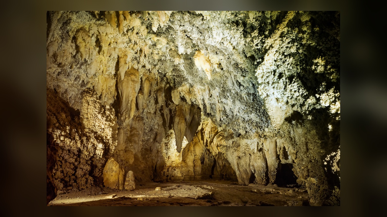 Inside a Utah limestone cliff, 42 formations and one very unlikely heart