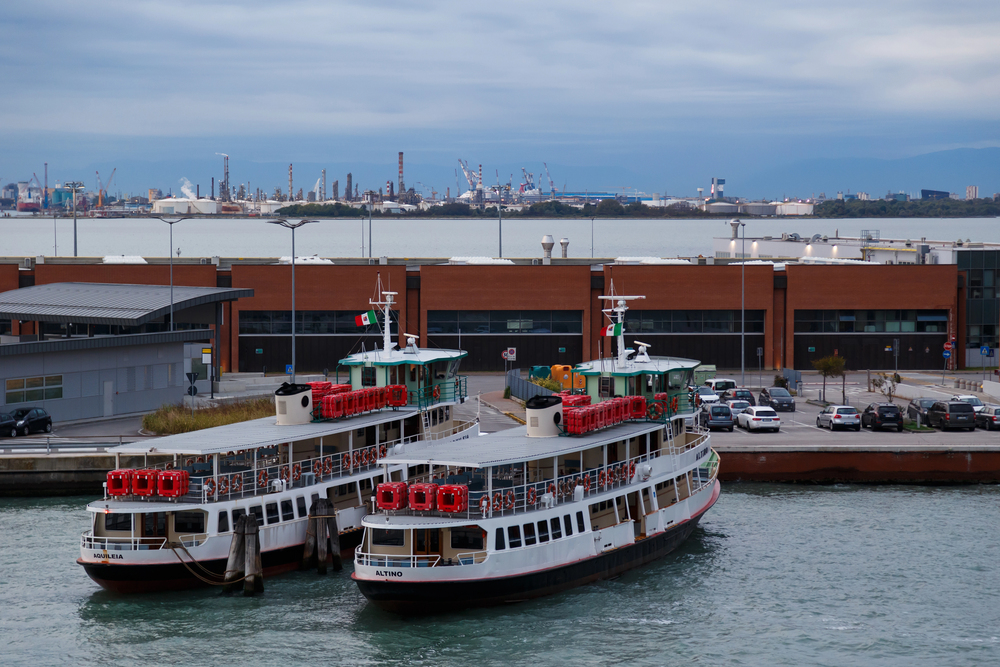 25 port cities where arriving a day early pays off