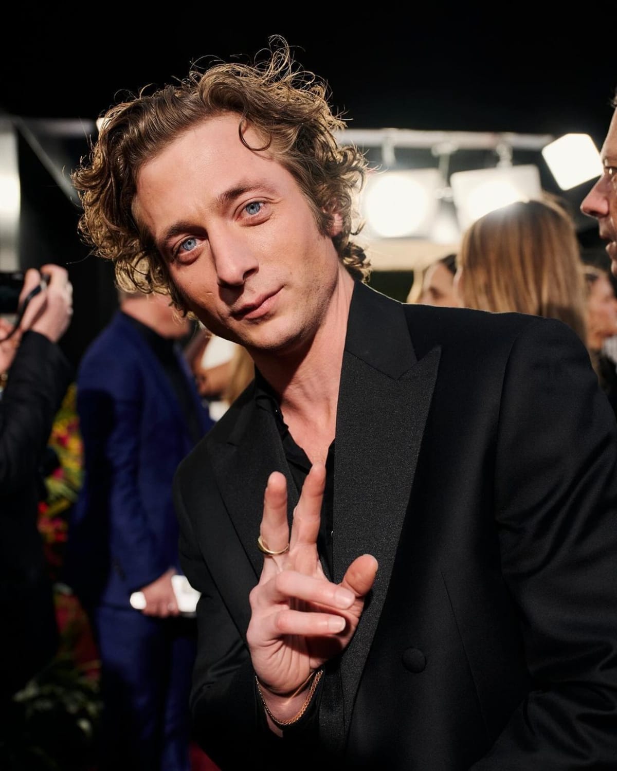 Jeremy Allen White first heard Jeremy Strong’s Mark Zuckerberg voice in ...