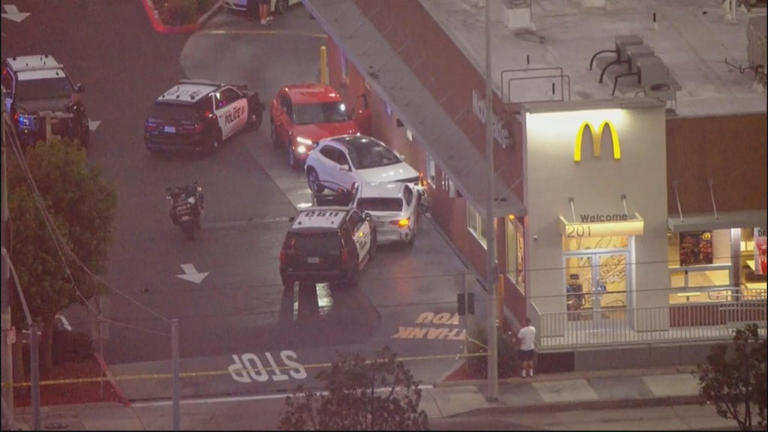 4 pedestrians, 1 officer hurt during Culver City police pursuit