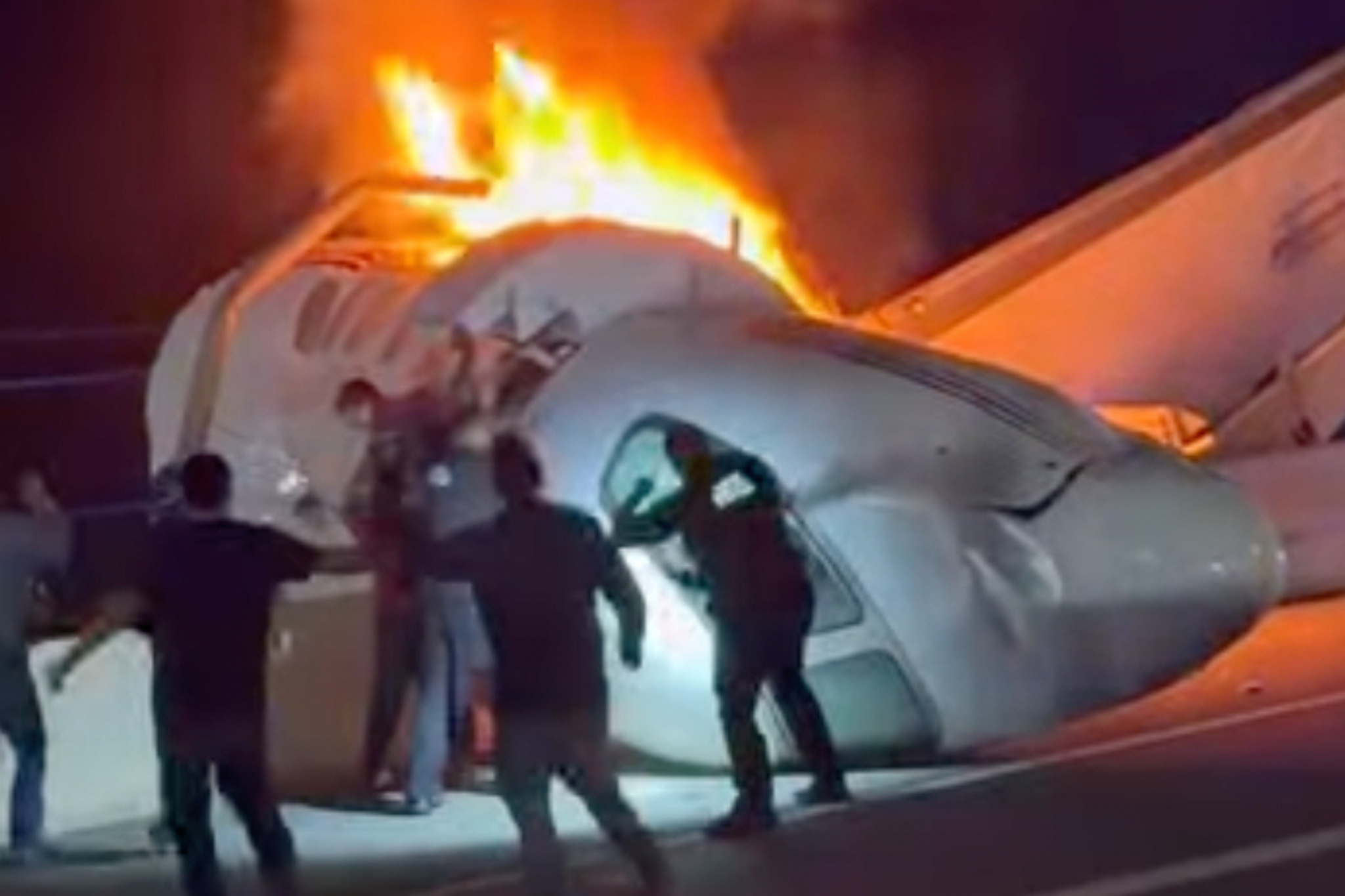 Plane crashes on Texas highway, killing one: What to know