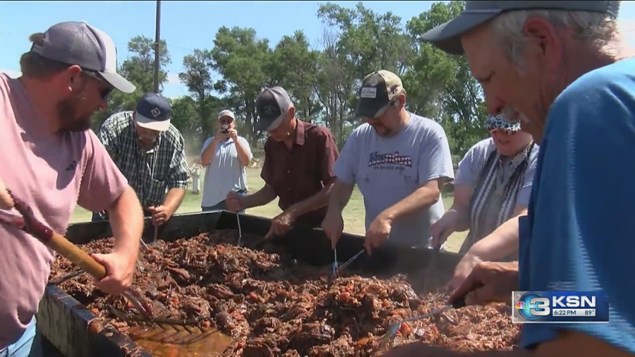 Mouthwatering ox roast draws hundreds to Herndon every five years