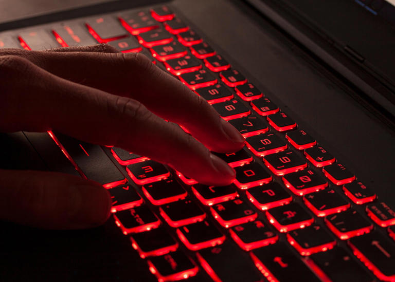 PSNI working closely with secret 'propaganda' unit to ID race hate riot ...