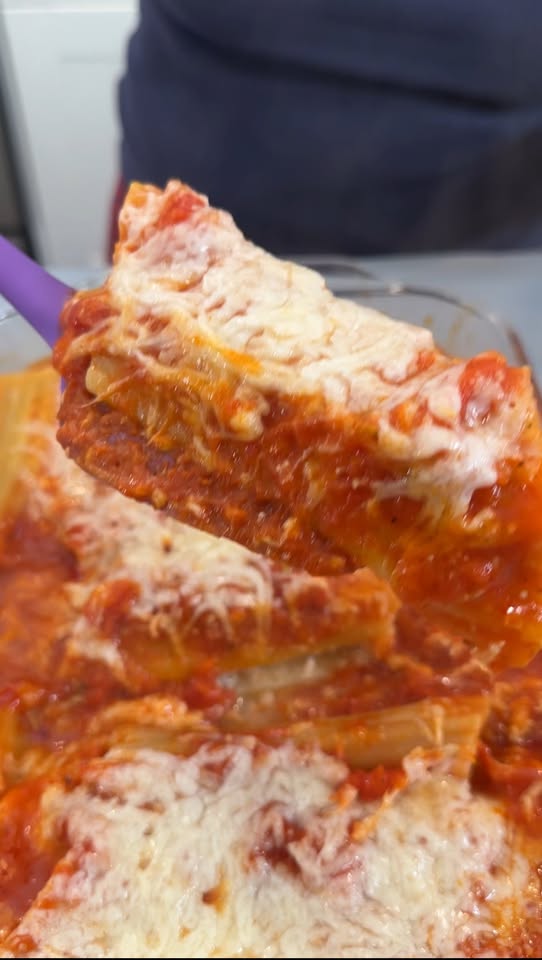 Stuffed manicotti pasta with turkey and cheese in marinara sauce