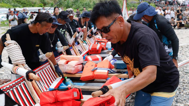 Using the stars and paddles, Indigenous Taiwanese recreate risky sea ...