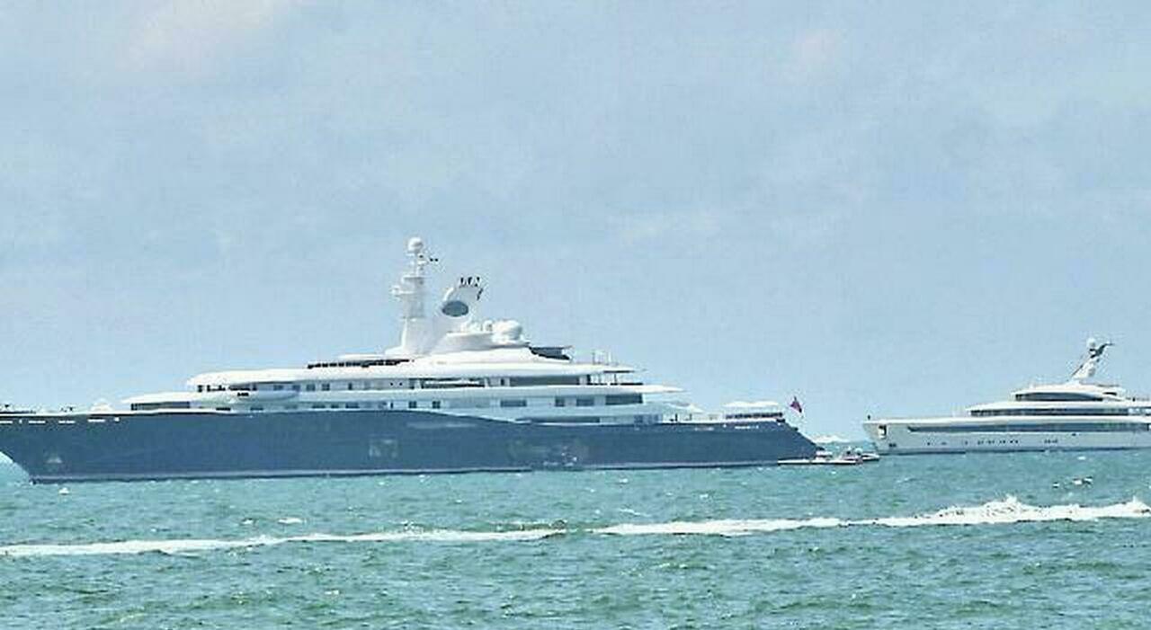 Al Mirqab, il super yacht da sogno da 300 milioni a Ostia: piscina, 13 ...
