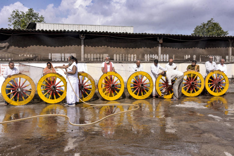 Chariot construction for Puri Rath Yatra halted briefly as carpenters ...