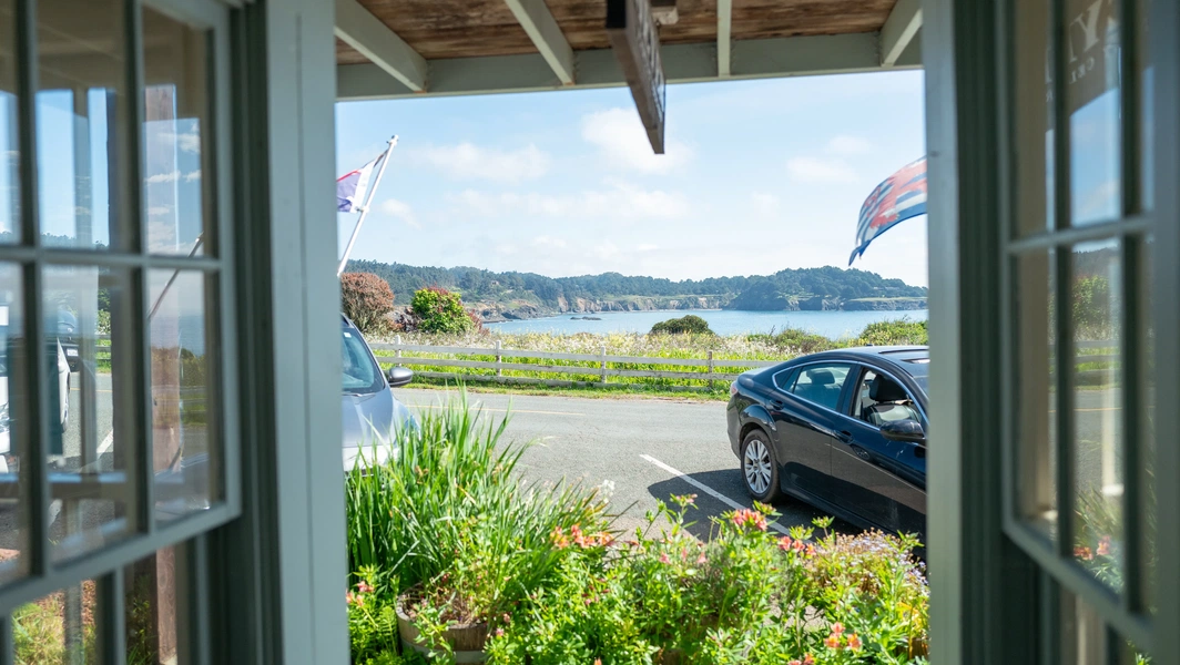 21 charming small towns across California