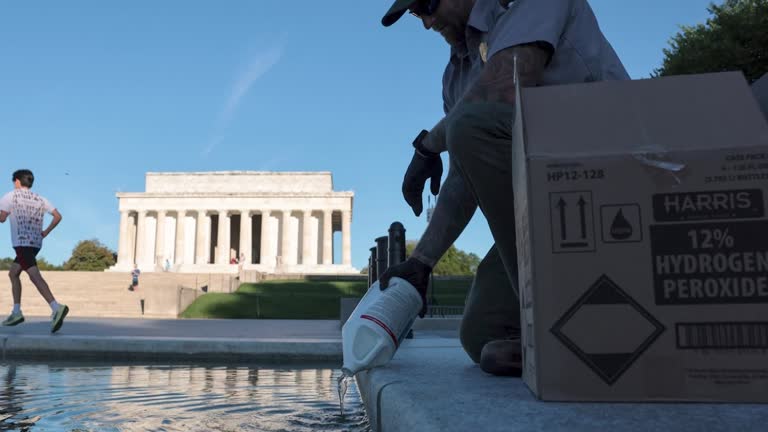 Workers combat DC's Reflecting Pool algae with hydrogen peroxide