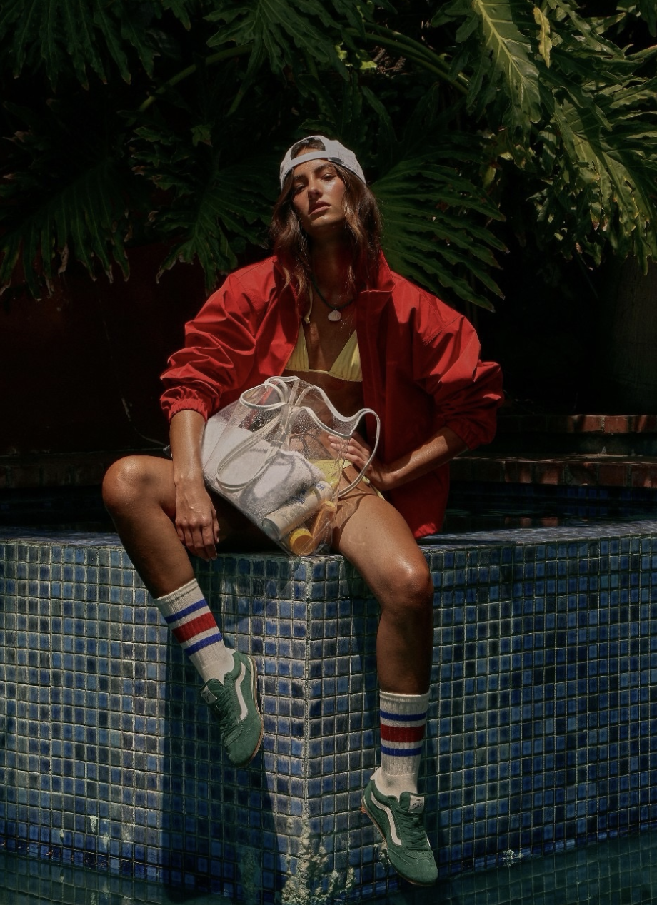 Jelly tote bag fever: Why the 90s fashion revival is shaping summer ...