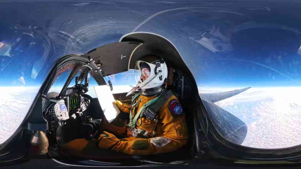 Watch a pilot reach 70,000 feet in America’s most famous spy plane