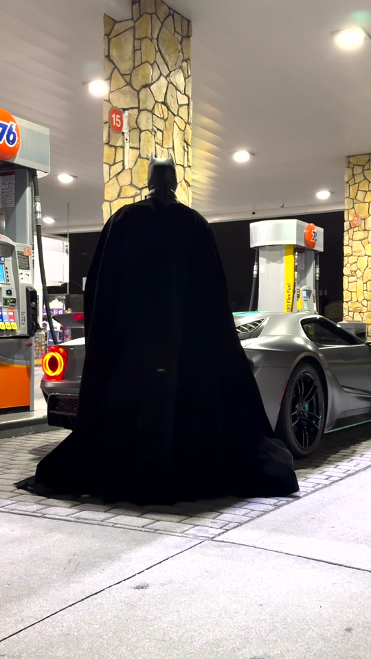 The bat🦇 pulled up in a Ford GT @AlwaysEvolving @Briana @officialgeoff