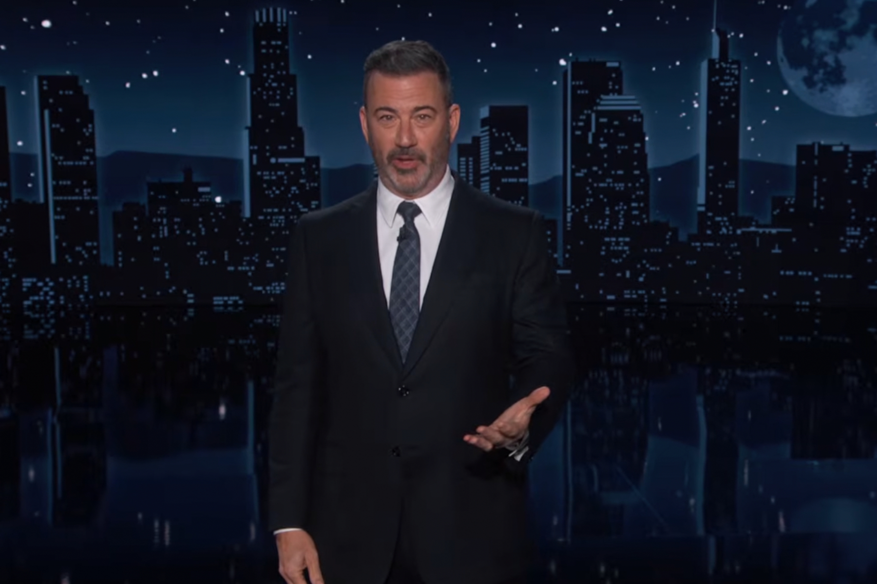 Jimmy Kimmel roasts Donald Trump over reflecting pool algae