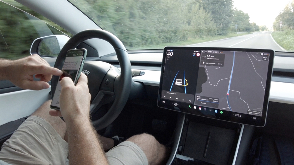 Conduite autonome : Tesla accusé de manipuler les données pour séduire ...