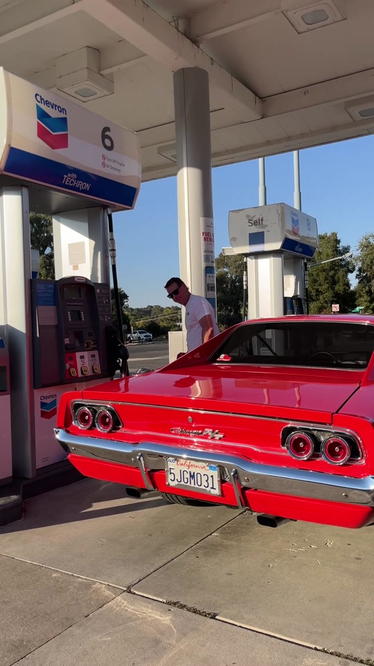 1968 Dodge Charger gets out #dodge #videography #rt