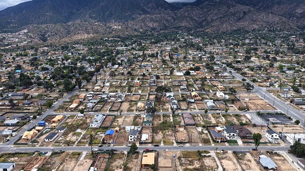 Eaton Fire survivors sound off at Altadena council meeting to prevent ...