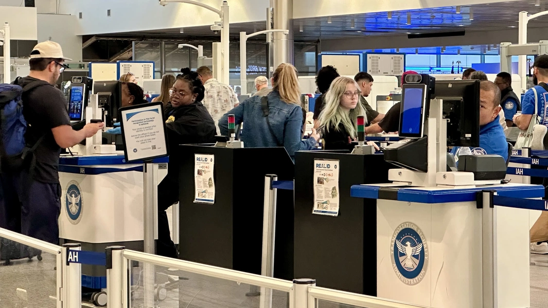 TSA facial recognition: Efficiency, privacy, and public concerns