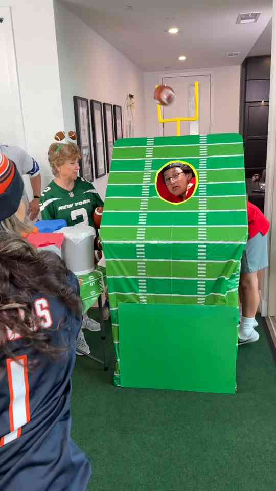 Football toss precision challenge game
