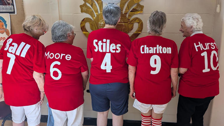 England fans recall 1966 World Cup at themed party