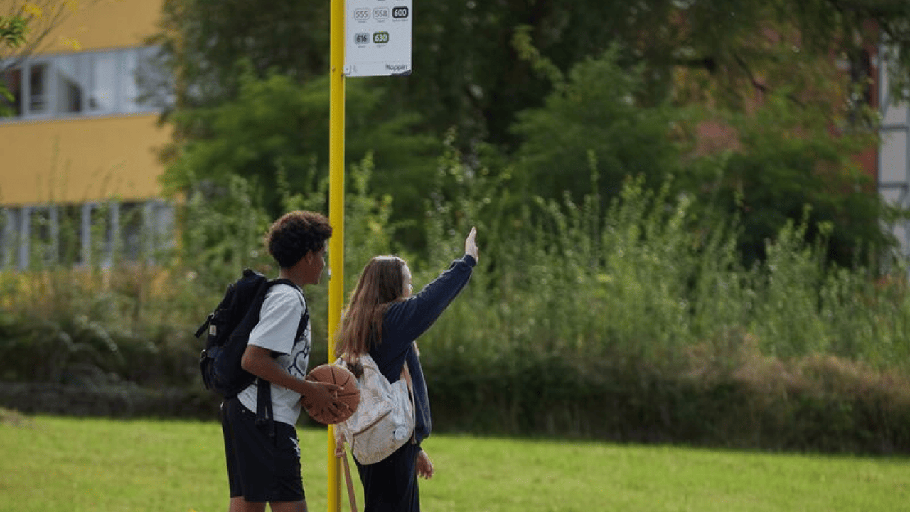 De Lijn schrapt tot 10 procent van de busritten voor leerlingen ...