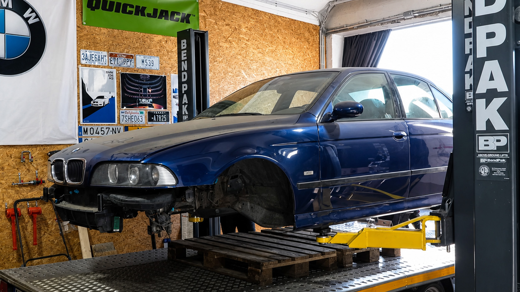 This M5 gets stripped down for a serious rebuild