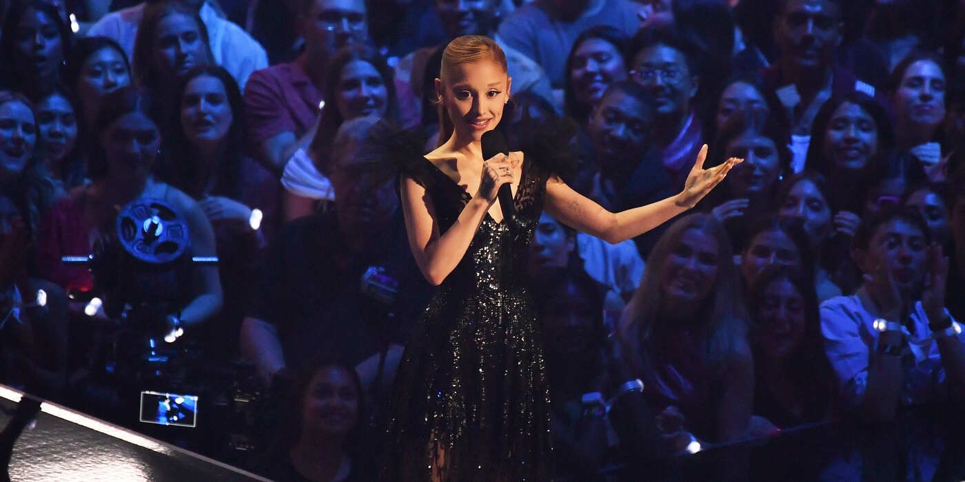 Ariana Grande bursts into tears onstage during Los Angeles concert
