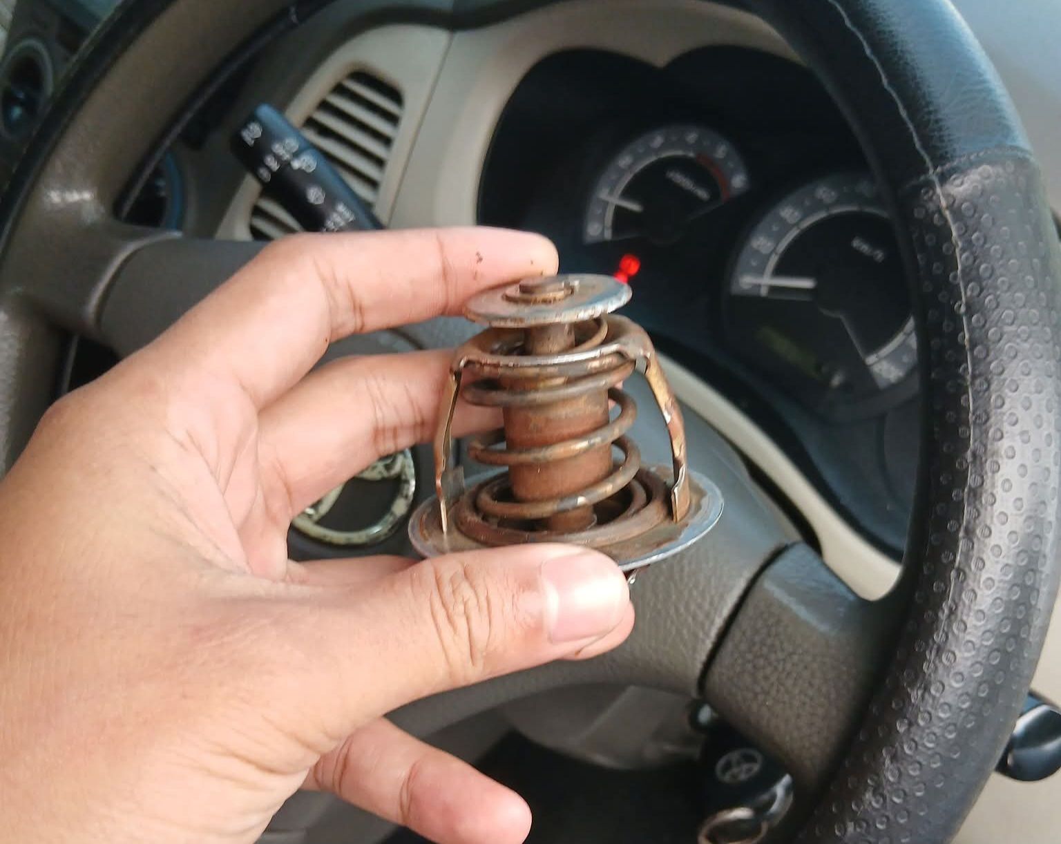 Jarang diperhatikan, thermostat punya peran penting buat mobil