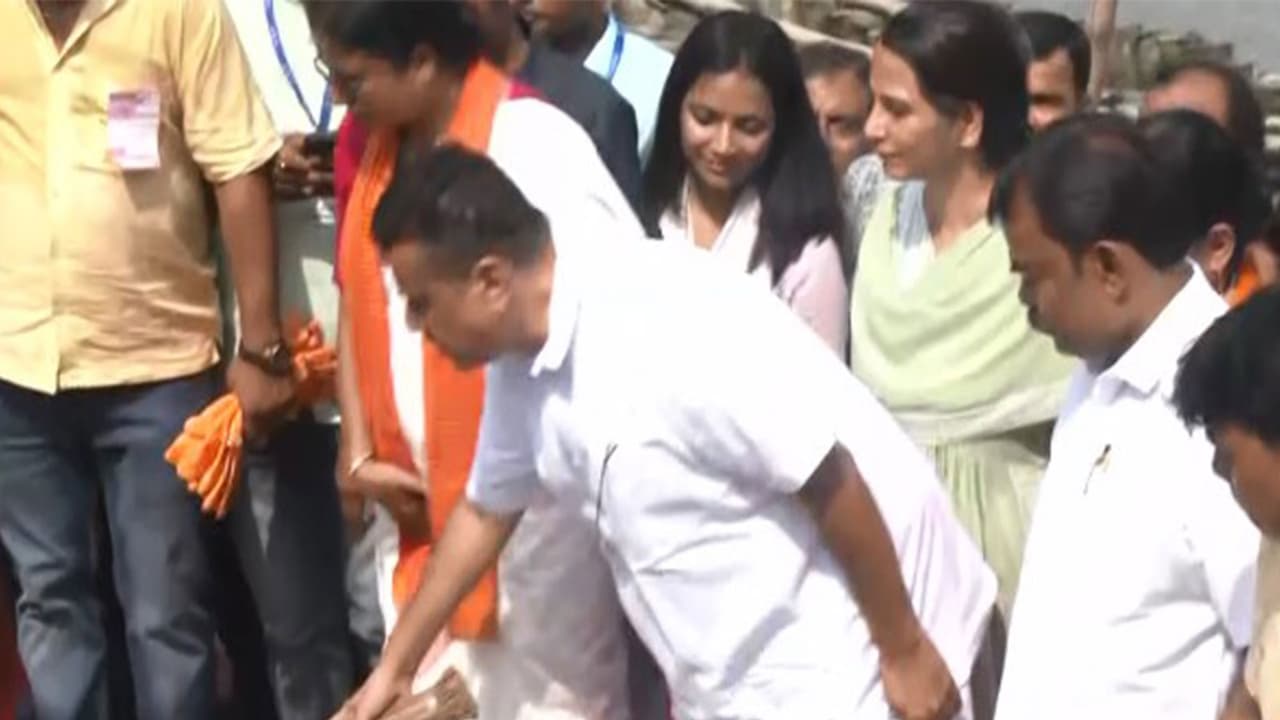 Suvendu Adhikari leads cleanliness drive in Kolkata to welcome PM Modi
